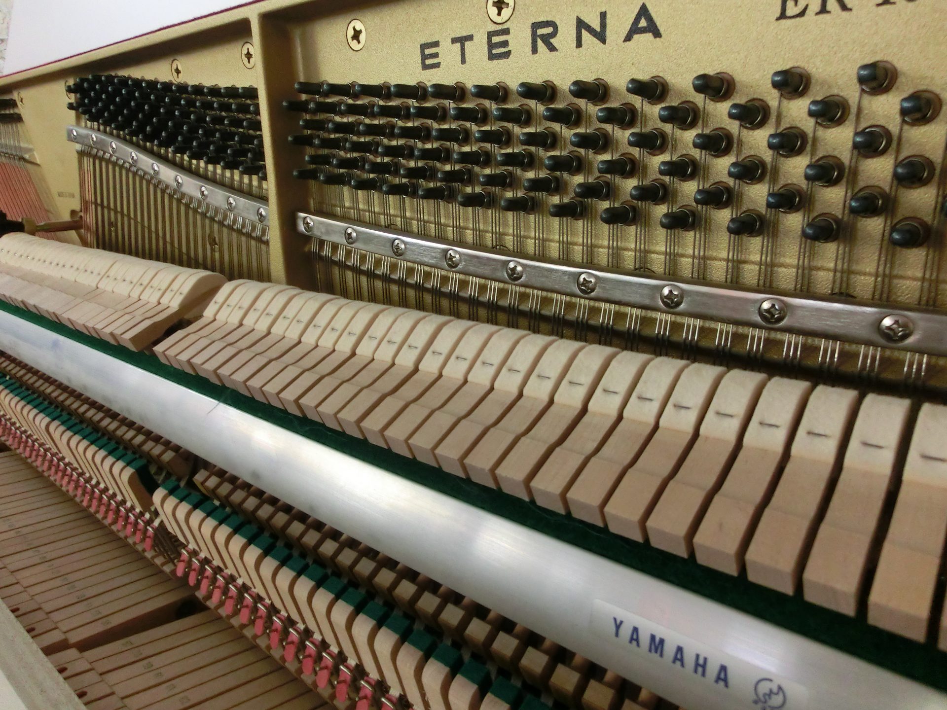 YAMAHA - ETERNA Klavier, Modell ER10 - Piano Pfaff Heidenheim